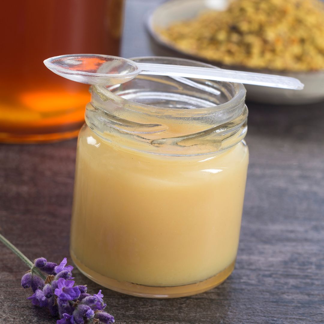 La Gelée Royale : Un Élixir Naturel aux Multiples Bienfaits – Miel & Co